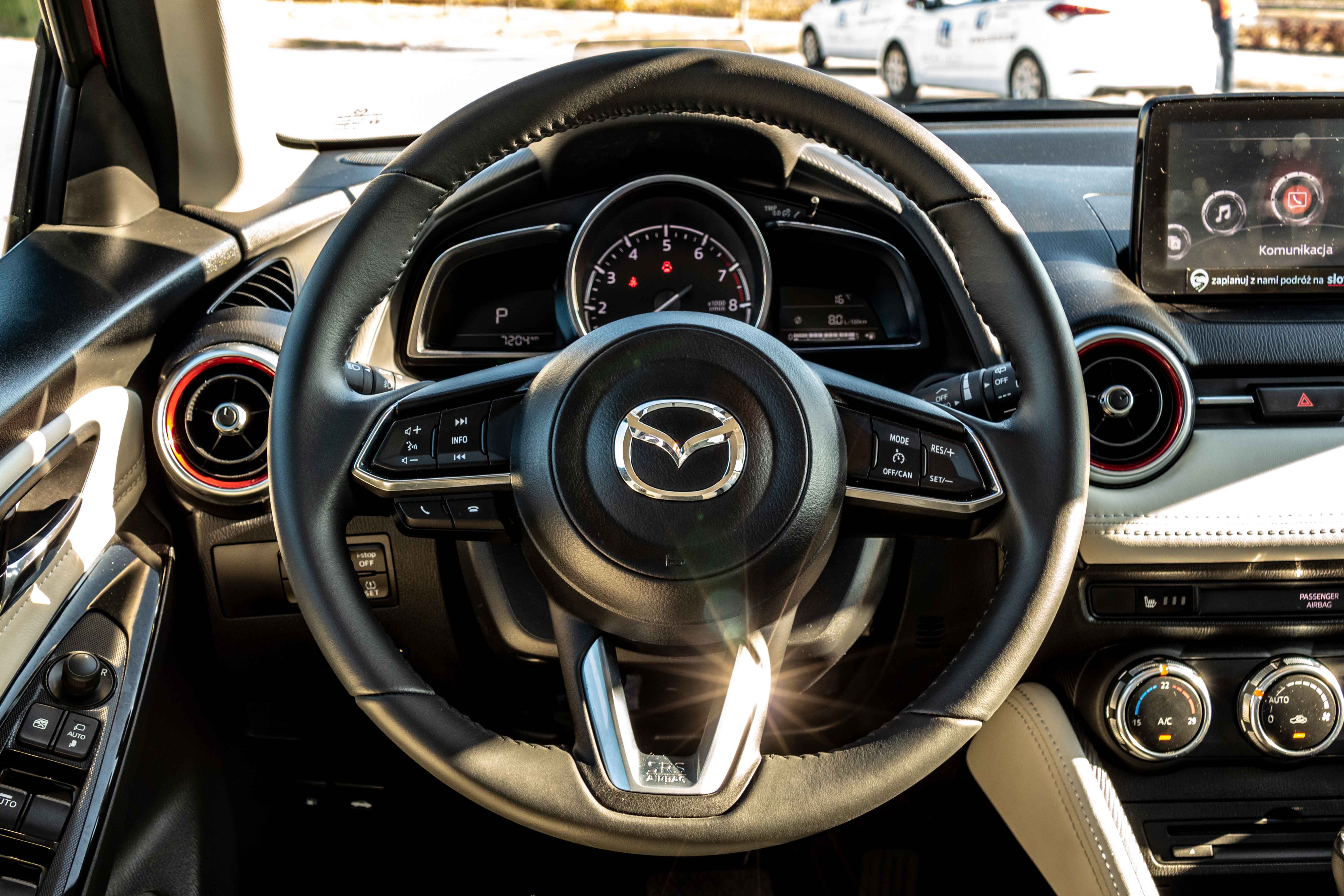 mazda-2-interior - TestHub.pl