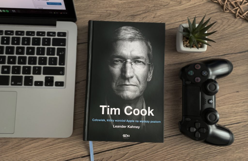 Tim Cook. Człowiek, który wzniósł Apple na wyższy poziom - Recenzja książki